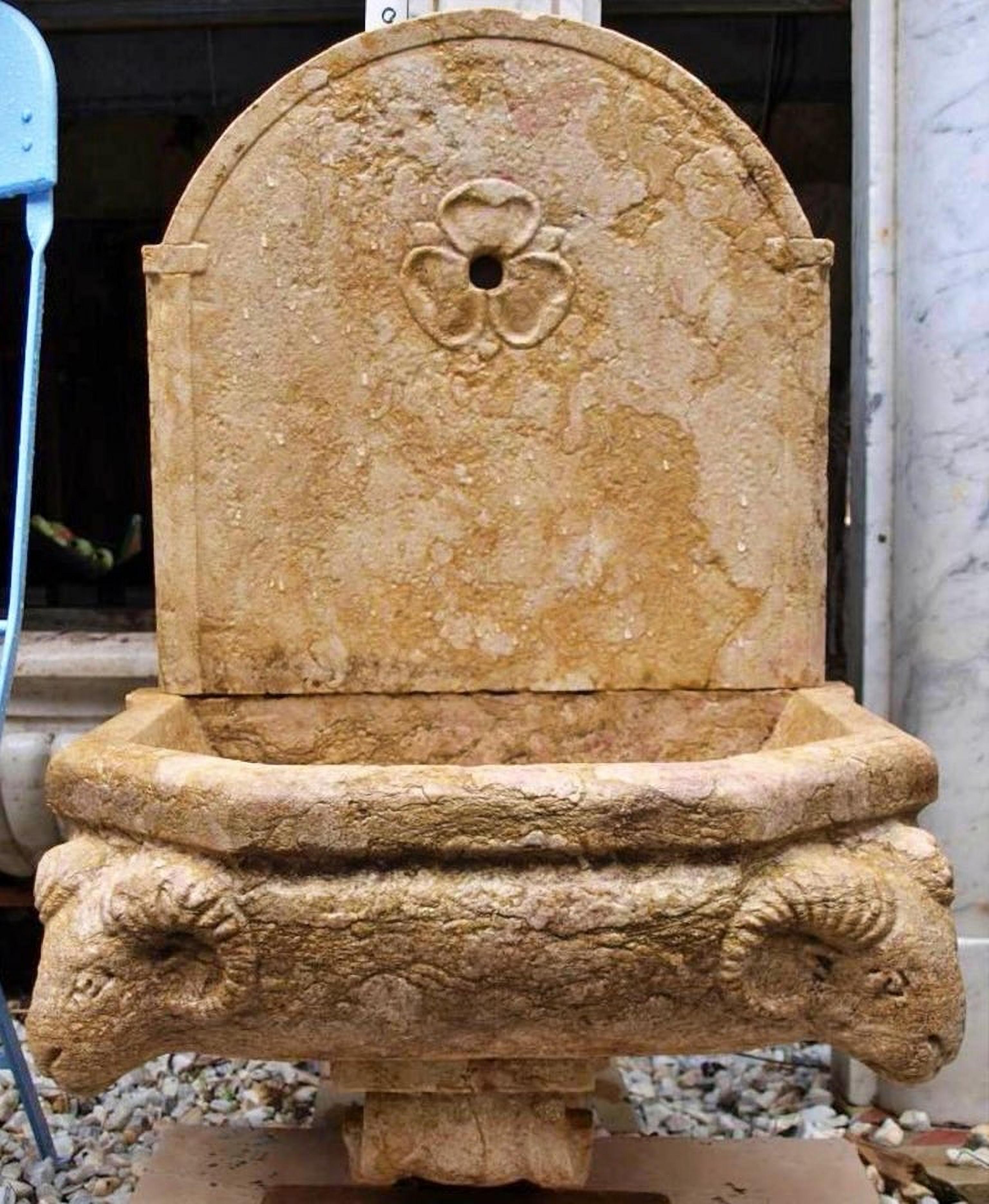 Royal Yellow Marble Fountain Early 20th Century For Sale at 1stDibs