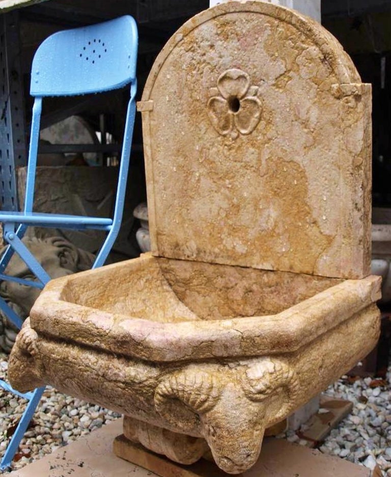 Royal Yellow Marble Fountain Early 20th Century For Sale at 1stDibs