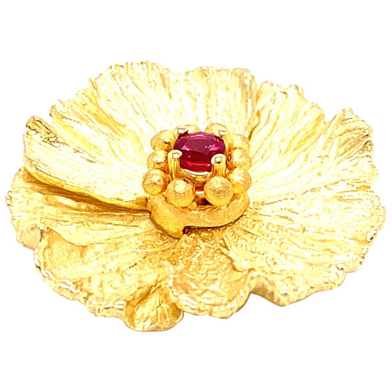 Ruby and 24 Karat-18 Karat Yellow Gold "Flower" Brooch For Sale at 1stDibs