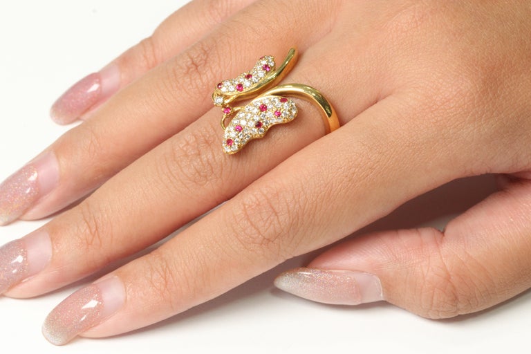 Ruby and Diamond Butterfly Ring in 18 Karat Gold For Sale at 1stDibs