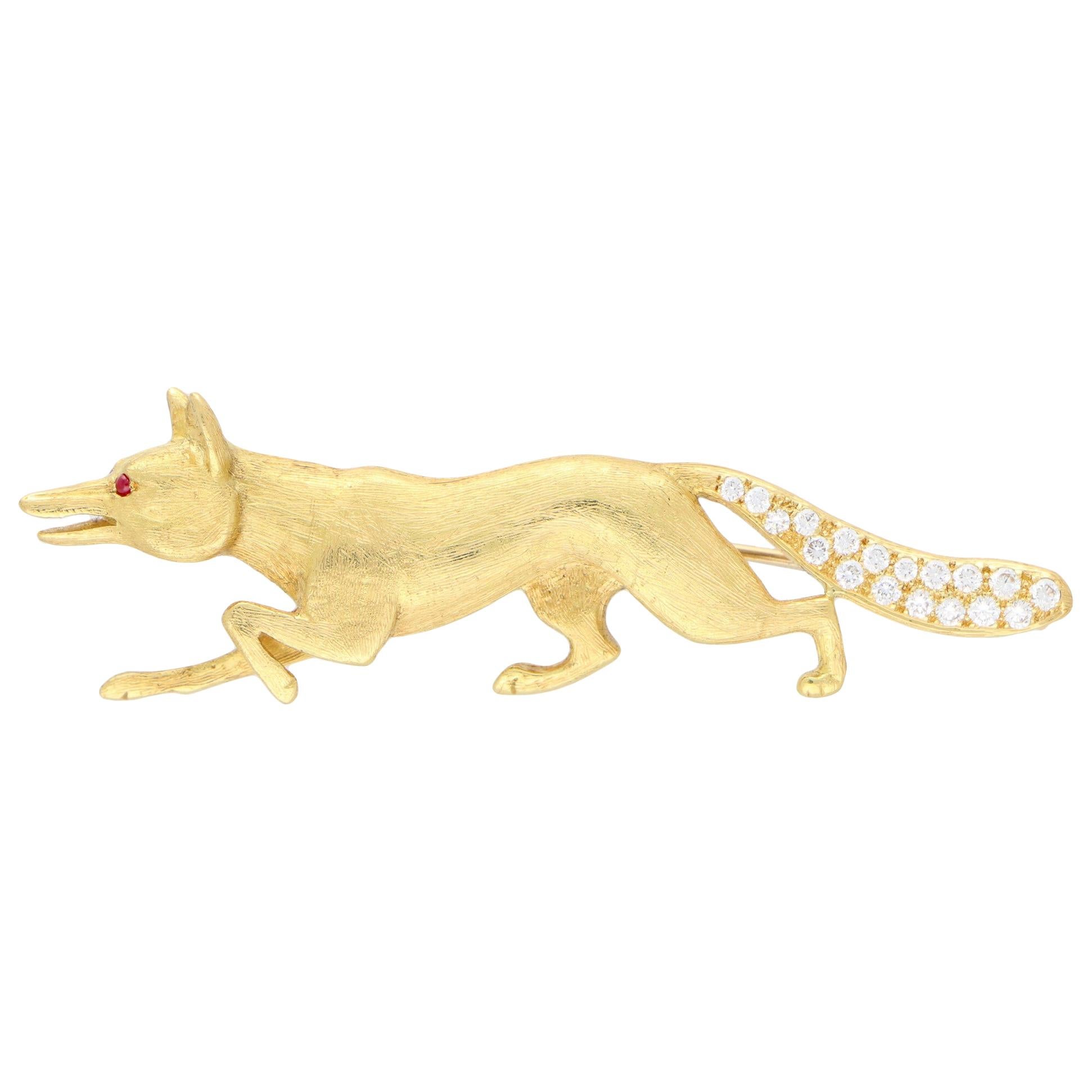 Ruby and Diamond Fox Brooch Set in 18 Karat Yellow Gold For Sale at 1stDibs