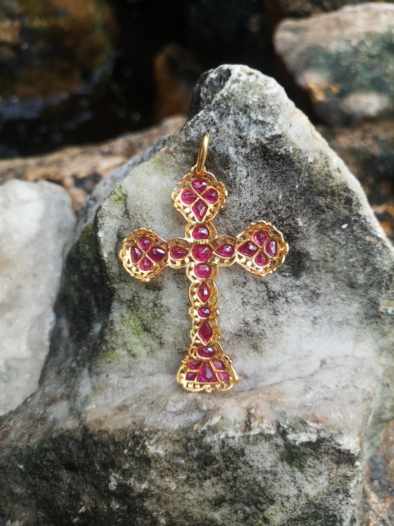 Ruby Cross Pendant Set in 18 Karat Gold Settings For Sale at 1stDibs