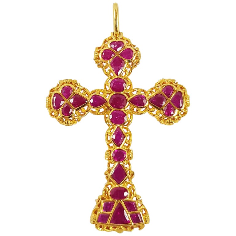 Ruby Cross Pendant Set in 18 Karat Gold Settings For Sale at 1stDibs