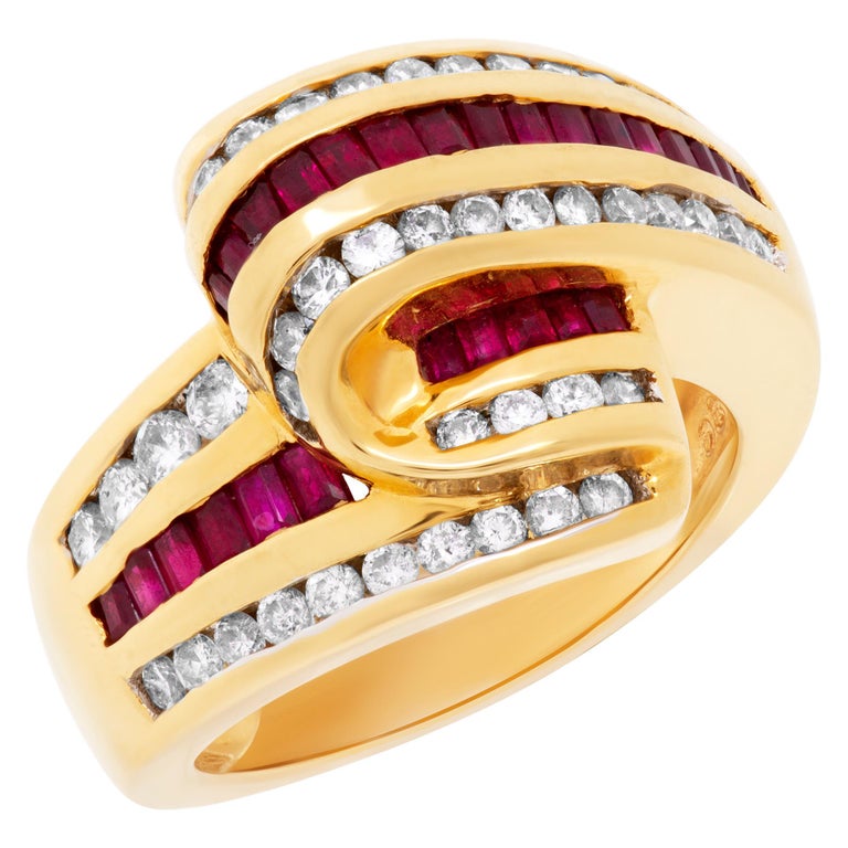 Ruby and diamond bypass swirl ring in 18k gold For Sale at 1stDibs