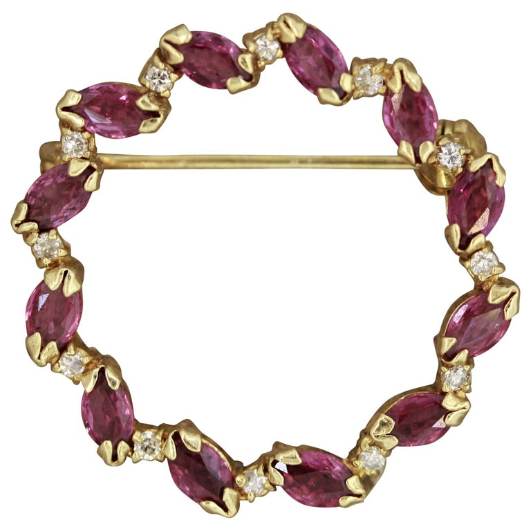 Ruby Diamond Gold Wreath Pin-Brooch For Sale at 1stDibs
