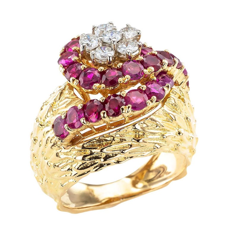 Ruby Diamond Yellow Gold Cluster Ring For Sale at 1stDibs