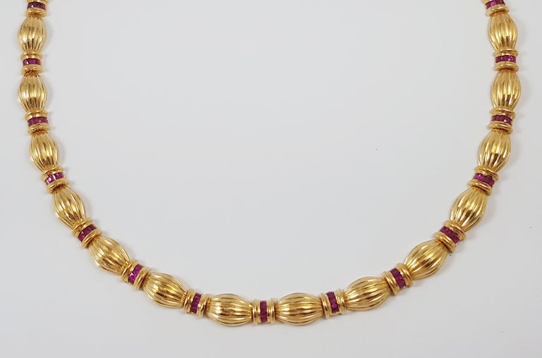 Ruby Necklace Set in 18 Karat Gold Settings For Sale at 1stDibs