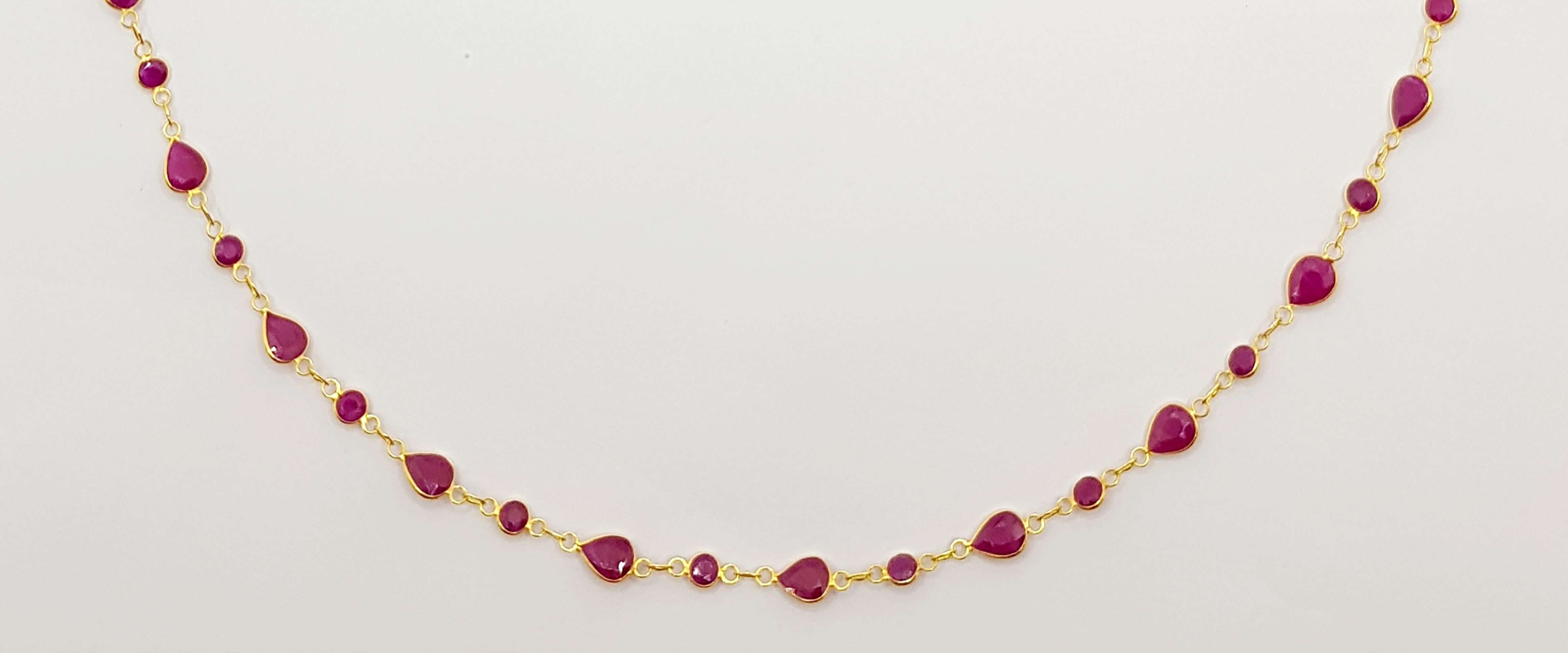 Ruby Necklace Set in 18 Karat Gold Settings For Sale at 1stDibs