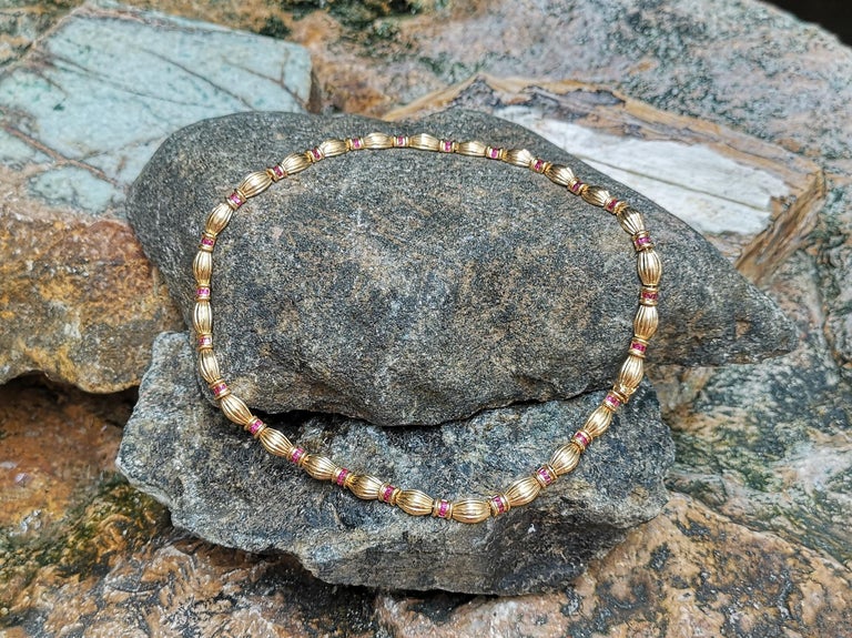 Ruby Necklace Set in 18 Karat Gold Settings For Sale at 1stDibs