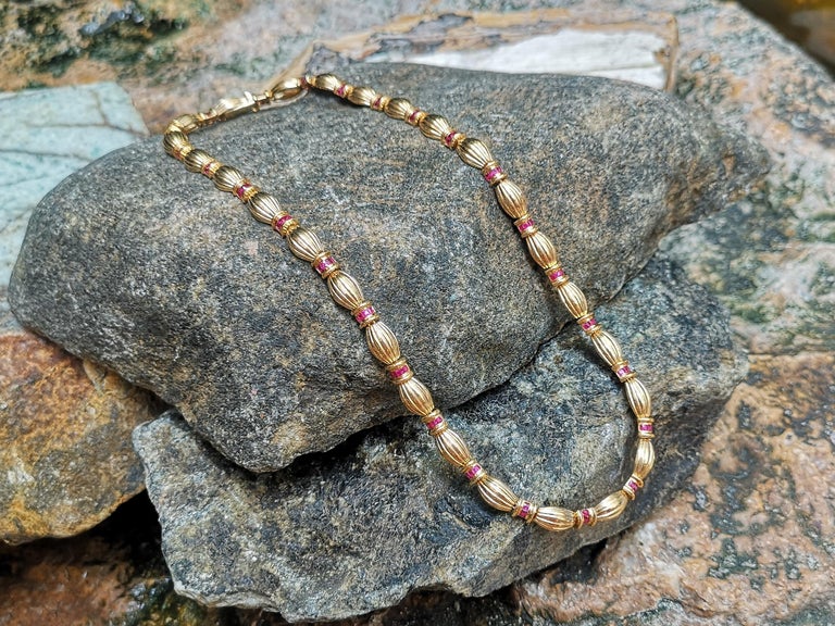 Ruby Necklace Set in 18 Karat Gold Settings For Sale at 1stDibs
