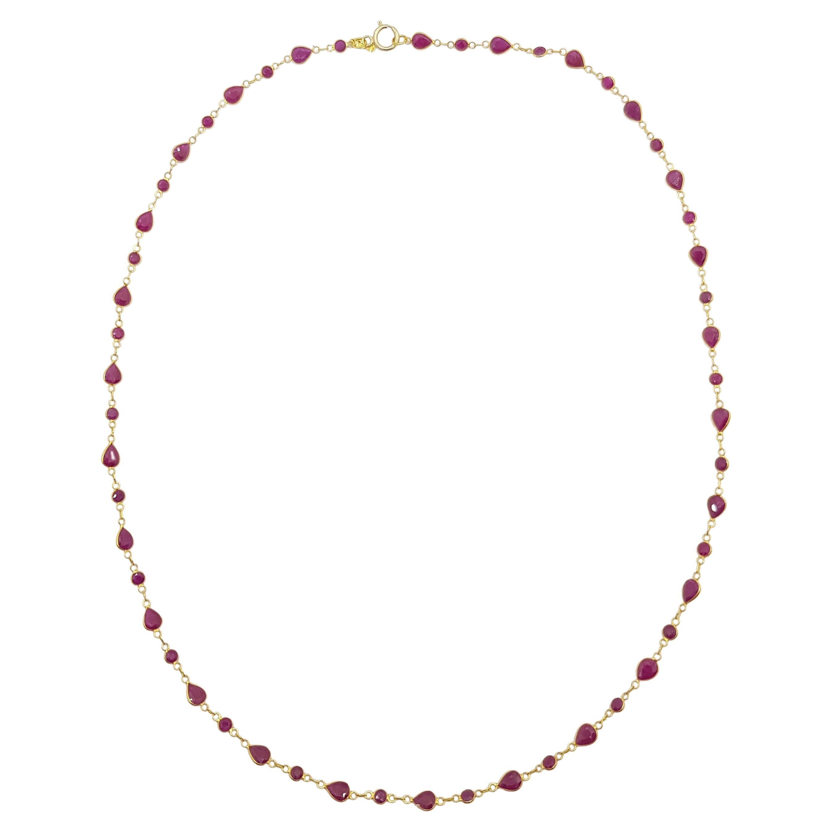 Ruby Necklace Set in 18 Karat Gold Settings For Sale at 1stDibs