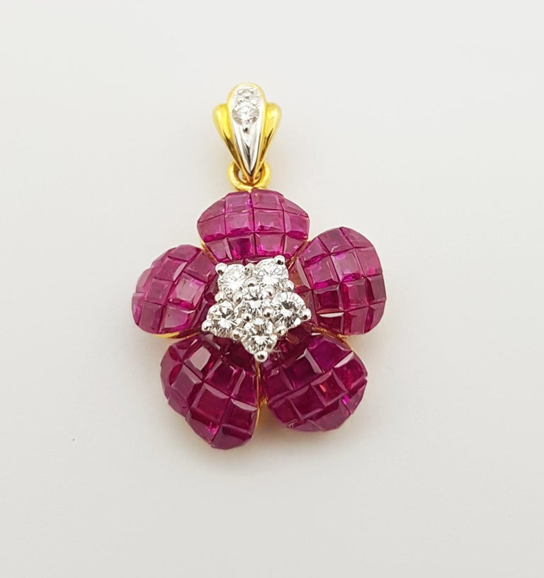 Ruby with Diamond Pendant set in 18 Karat Gold Settings For Sale at 1stDibs