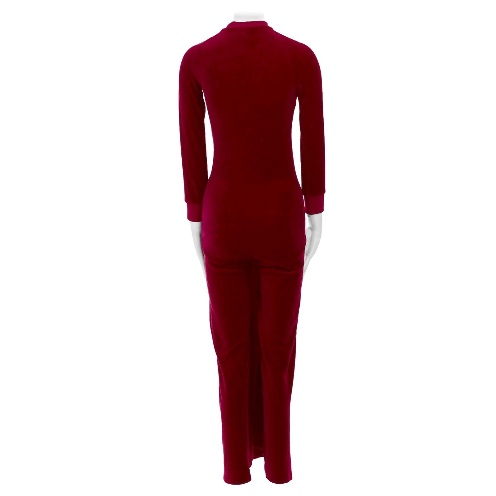 runway JUICY COUTURE VETEMENTS SS17 red velvet crew neck back slit ...