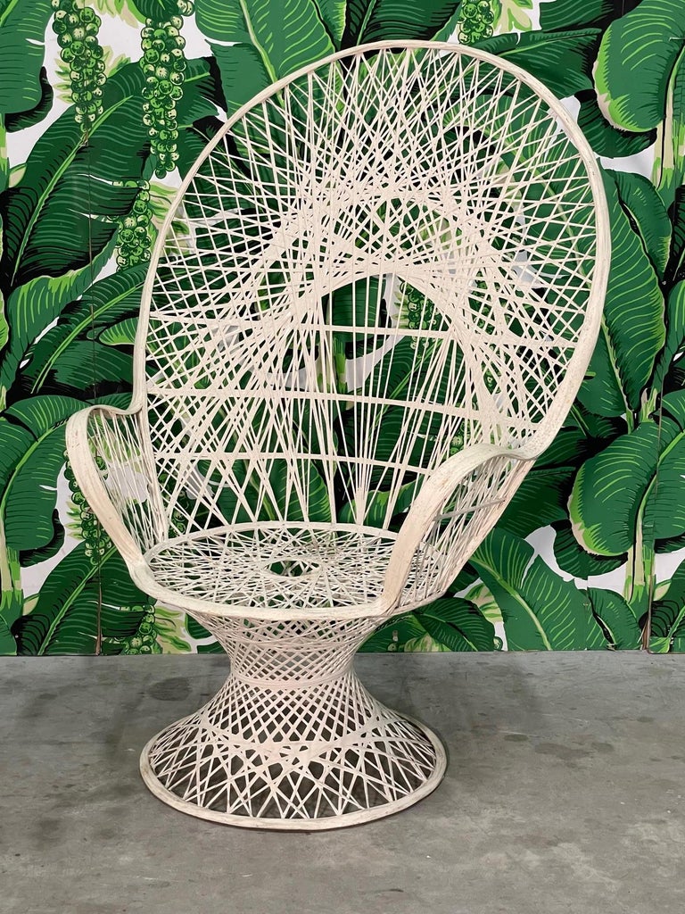 Russell Woodard Spun Fiberglass Peacock Chair For Sale at 1stDibs