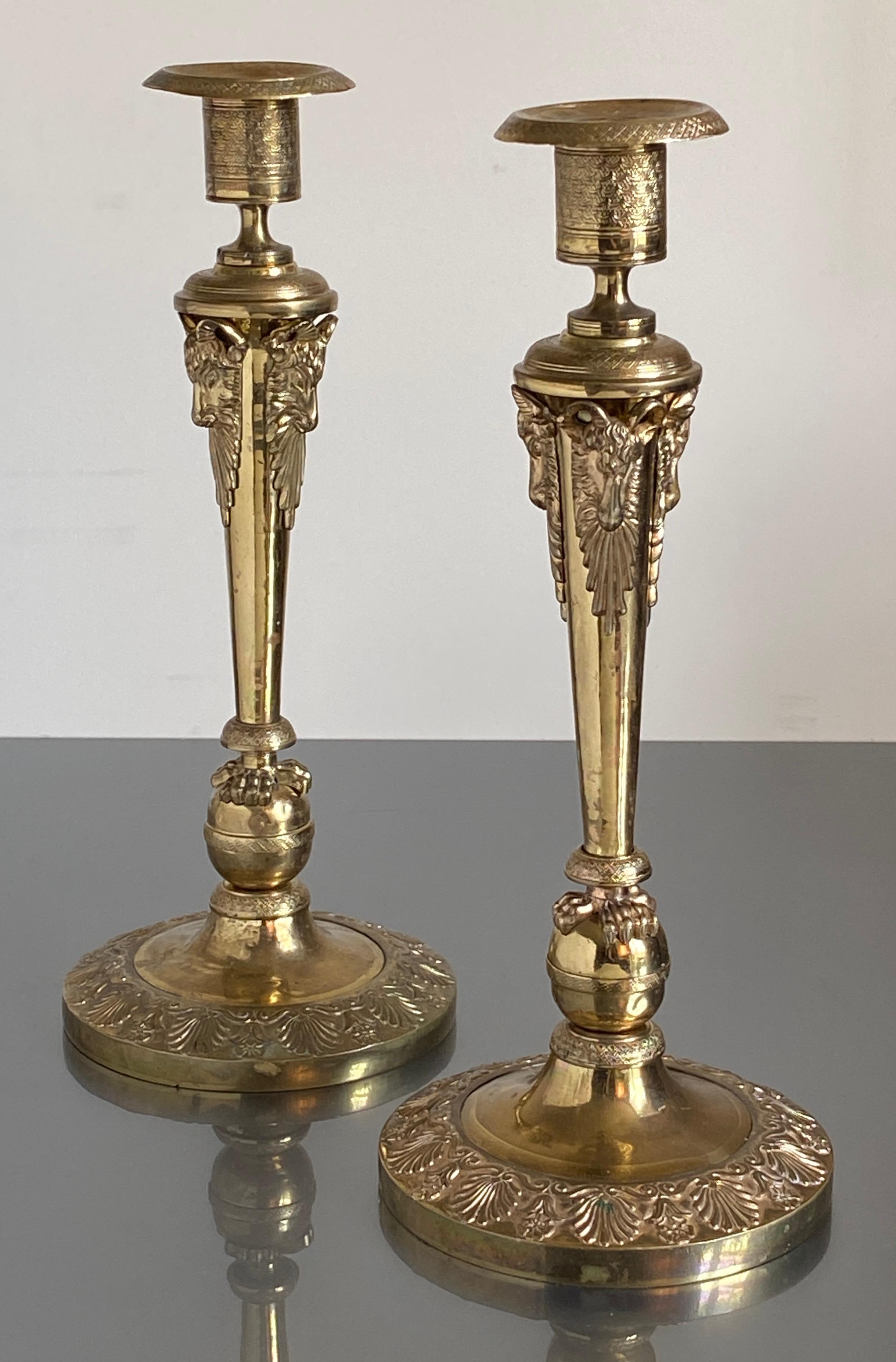 Candeleros de bronce dorado del Imperio Ruso a la manera de Pierre ...
