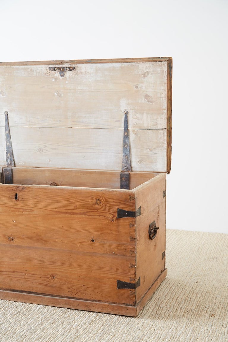 Rustic 19th Century English Pine Blanket Chest For Sale at 1stDibs