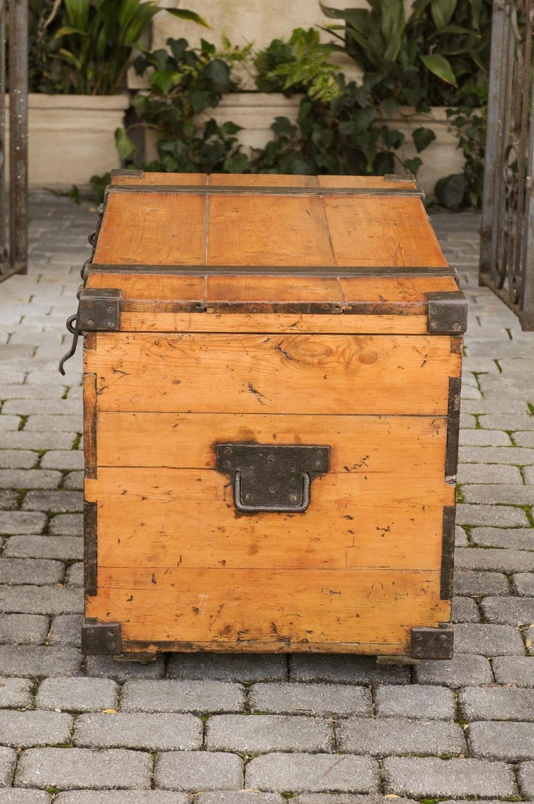 Rustic English 1820s Georgian Pine Trunk with Tin-Lined Interior and ...