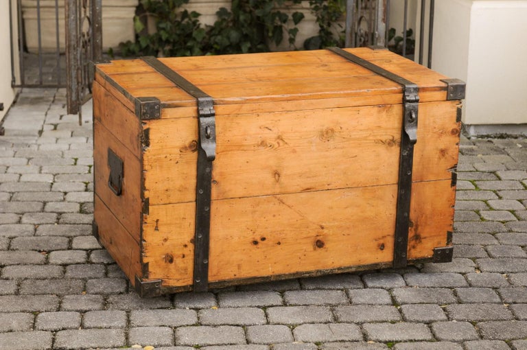 Rustic English 1820s Georgian Pine Trunk with Tin-Lined Interior and ...