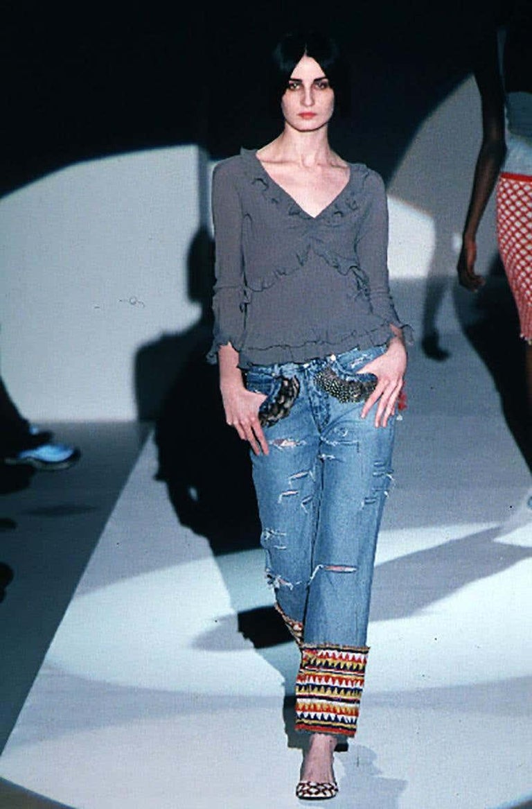 S/S 1999 Gucci by Tom Ford White and Red Beaded Kitten Heel For Sale at ...