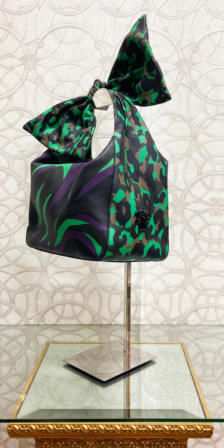 S/S 2016 Look # 11 NEW VERSACE GREEN MILITARY LEATHER BAG For Sale at ...