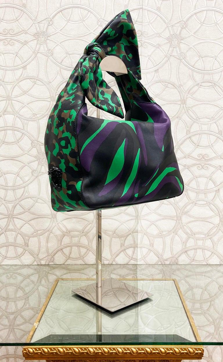 S/S 2016 Look # 11 NEW VERSACE GREEN MILITARY LEATHER BAG For Sale at ...