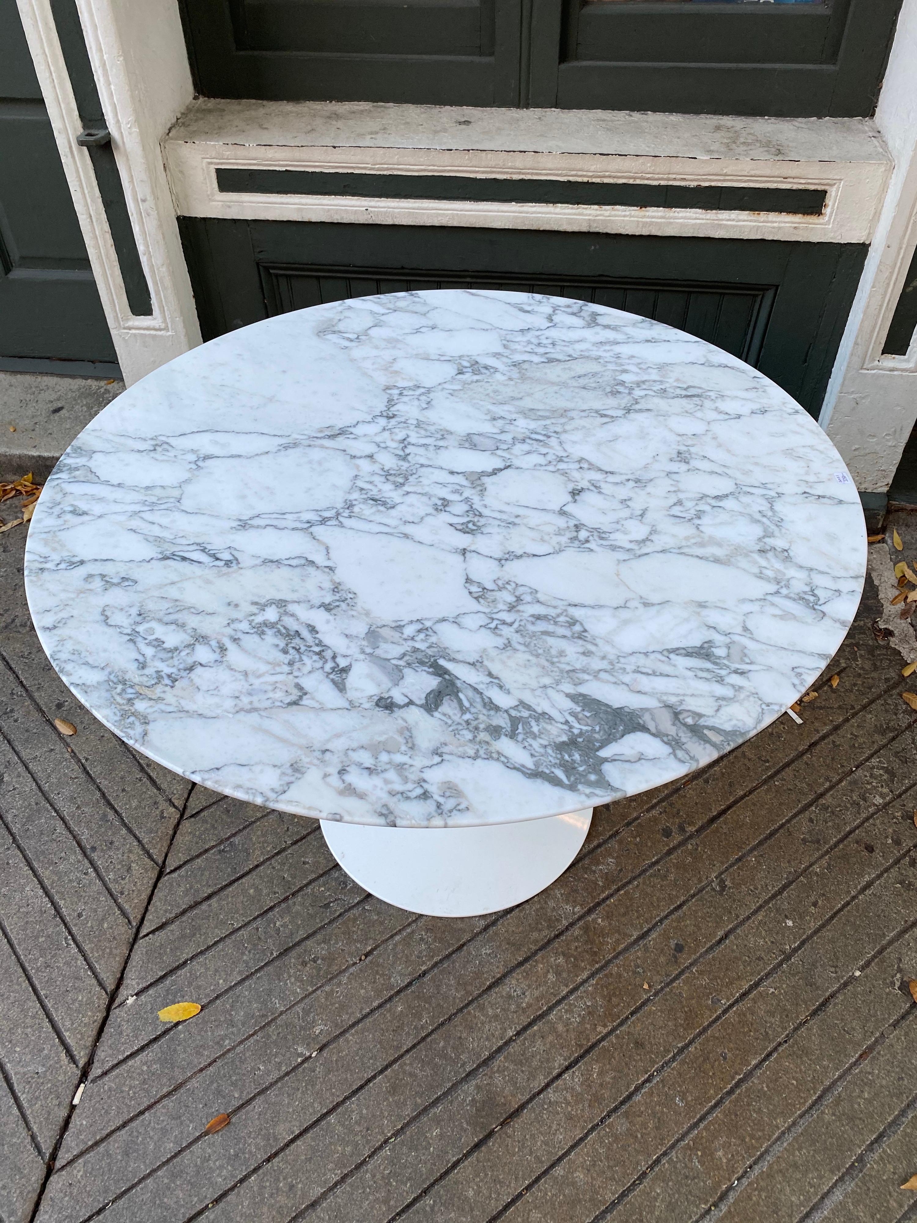 Saarinen for Knoll Marble Dining Table at 1stDibs