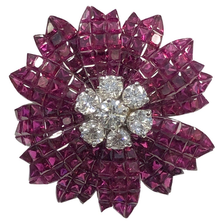 Sabbadini, broche fleur en or, rubis et diamants, sertie en serti ...