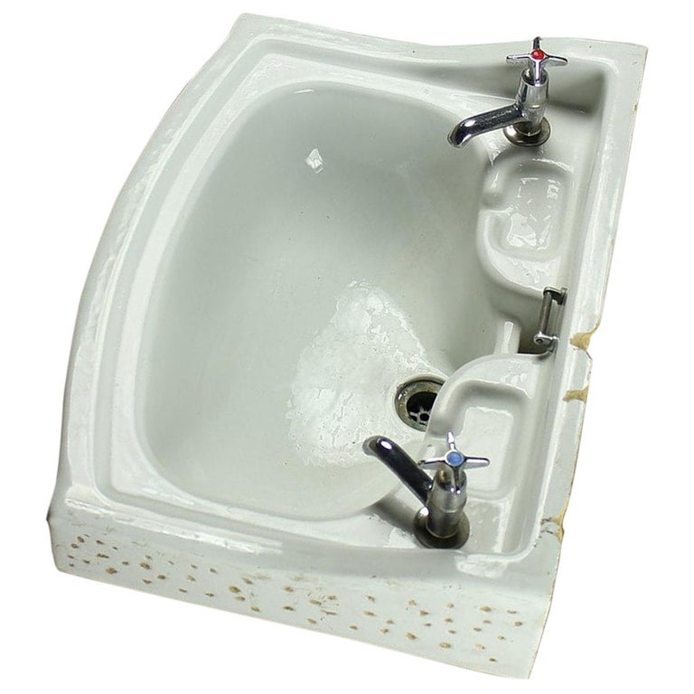 Salvaged Run of Shanks Sink or Basins, 20th Century For Sale at 1stDibs