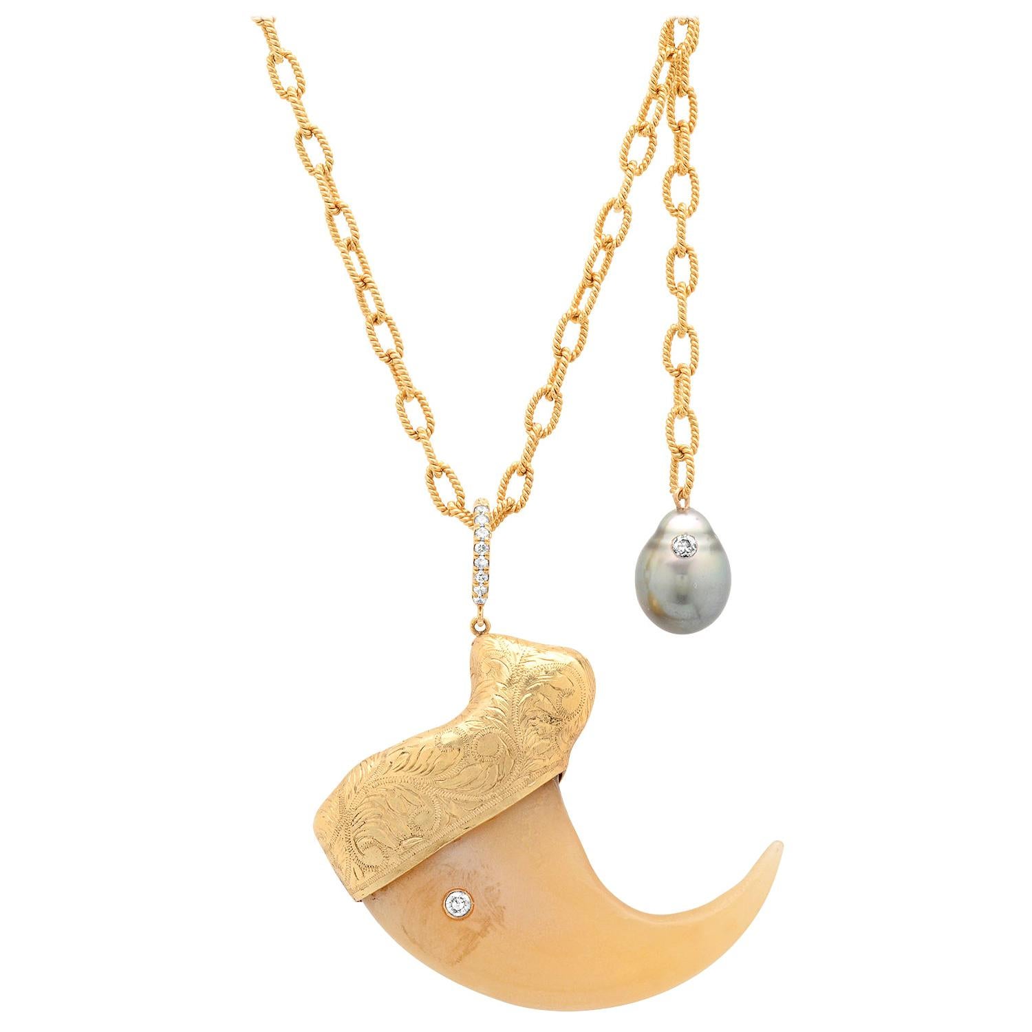 Samira 13 Engraved Cap Resin Bear Claw Hanging Tahitian Chain Gold Necklace For Sale at 1stDibs ...