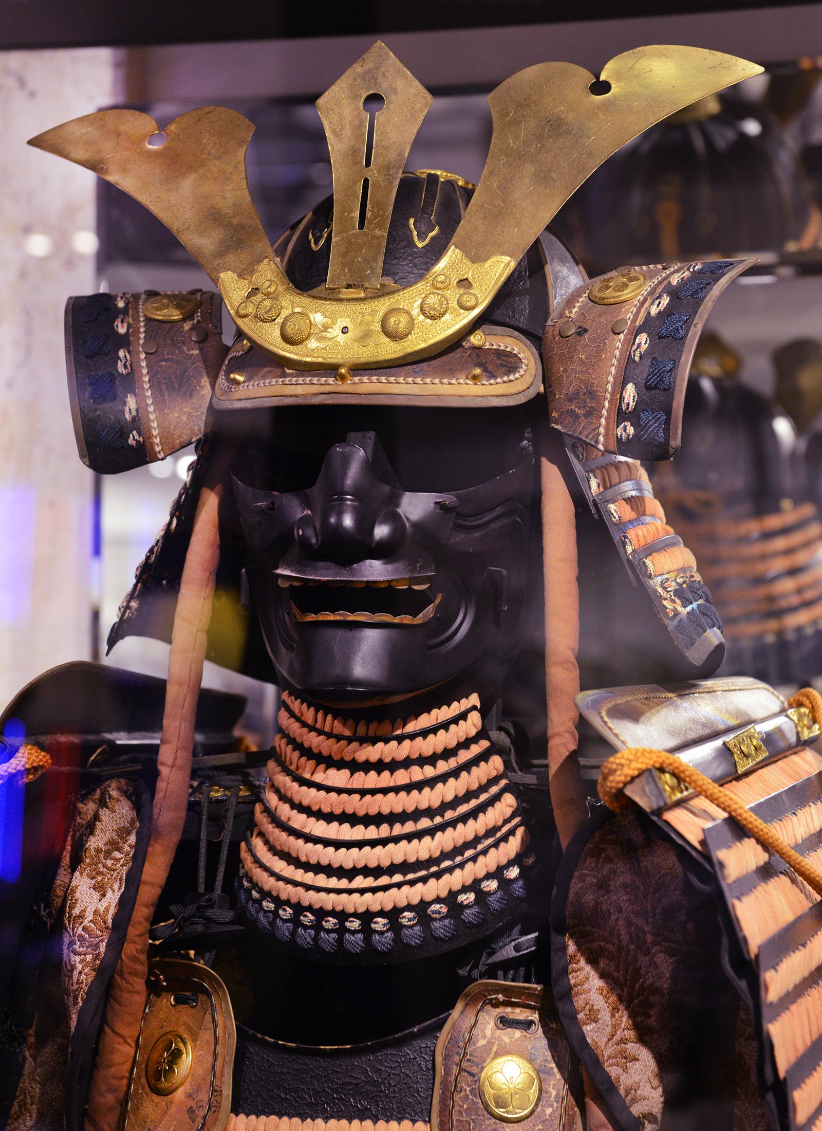 Samuraï Armor at 1stDibs | samueai, samurai armor display stand, real ...