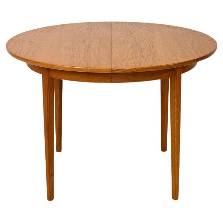 Scandinavian 60s round extendable table For Sale at 1stDibs