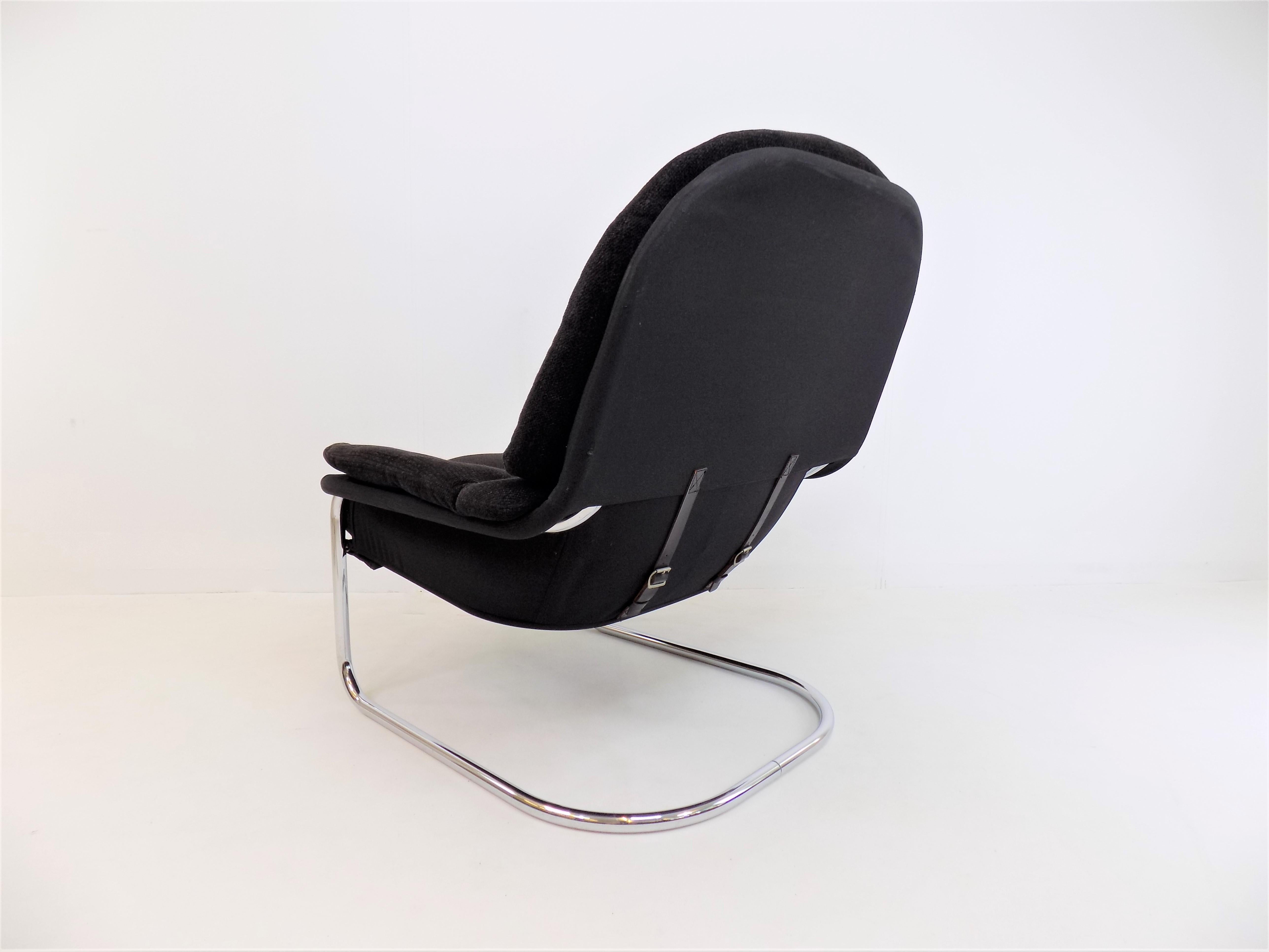 Scandinavian cantilever chair from the 1970s For Sale at 1stDibs