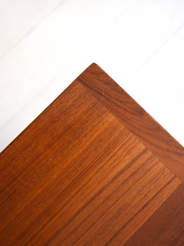 Scandinavian Extendable Teak Table For Sale at 1stDibs