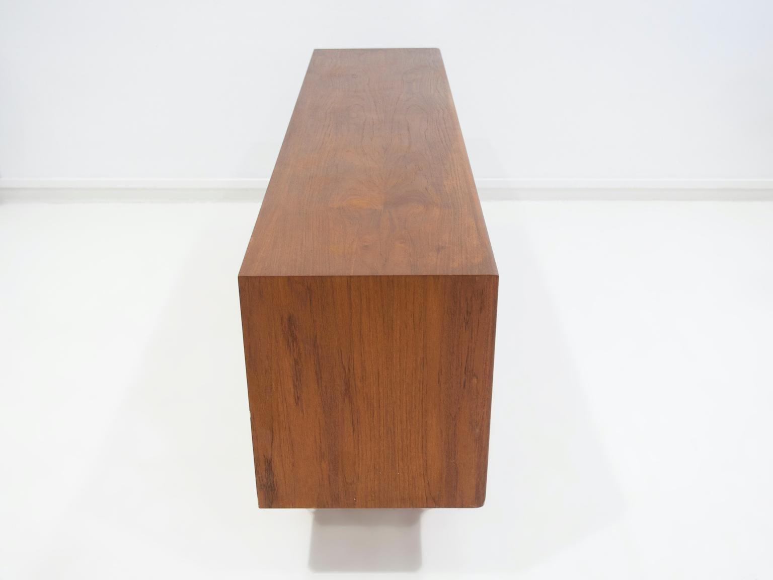 Scandinavian Modern Teak Chest of Drawers For Sale at 1stDibs