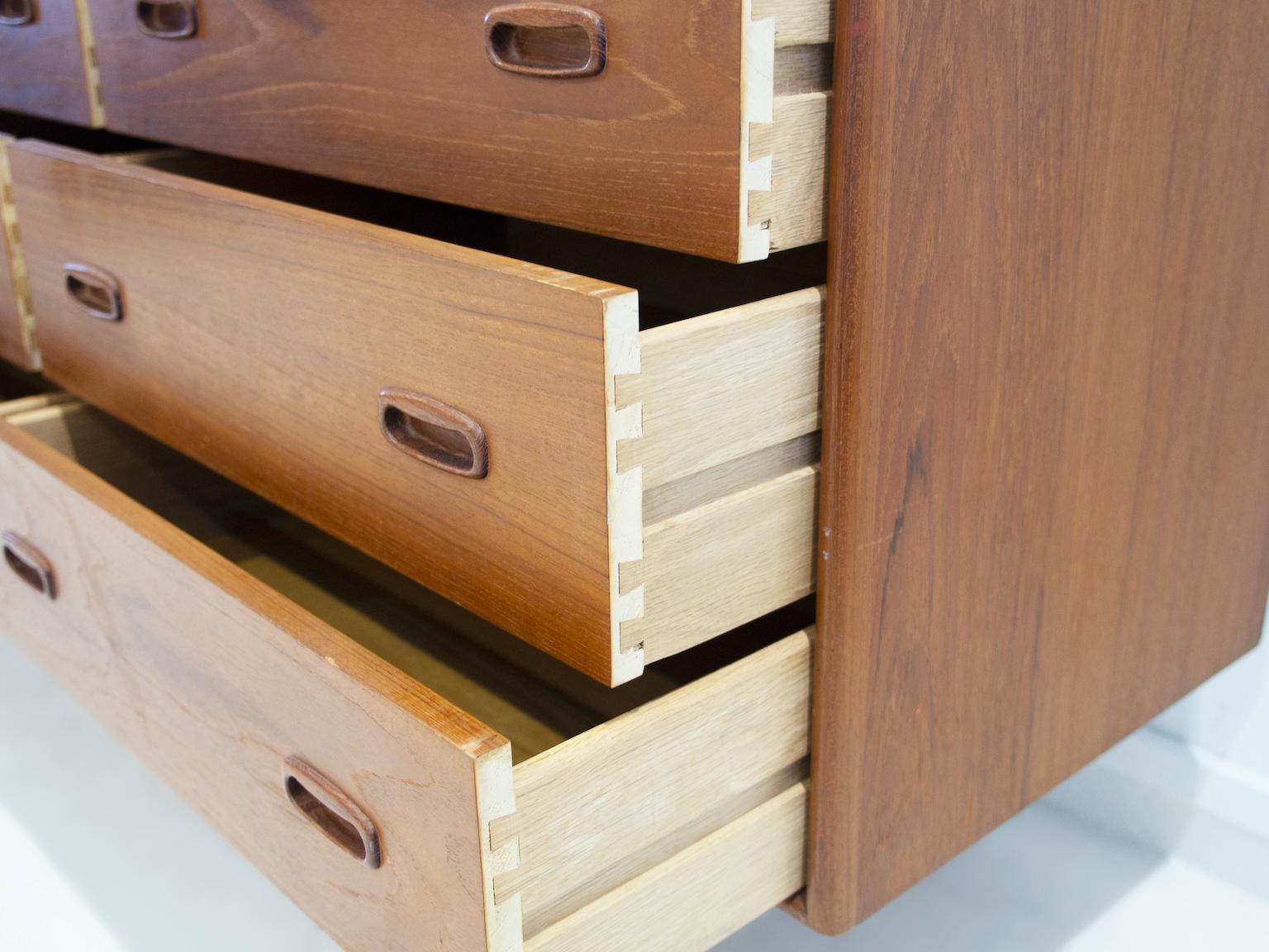 Scandinavian Modern Teak Chest of Drawers For Sale at 1stDibs
