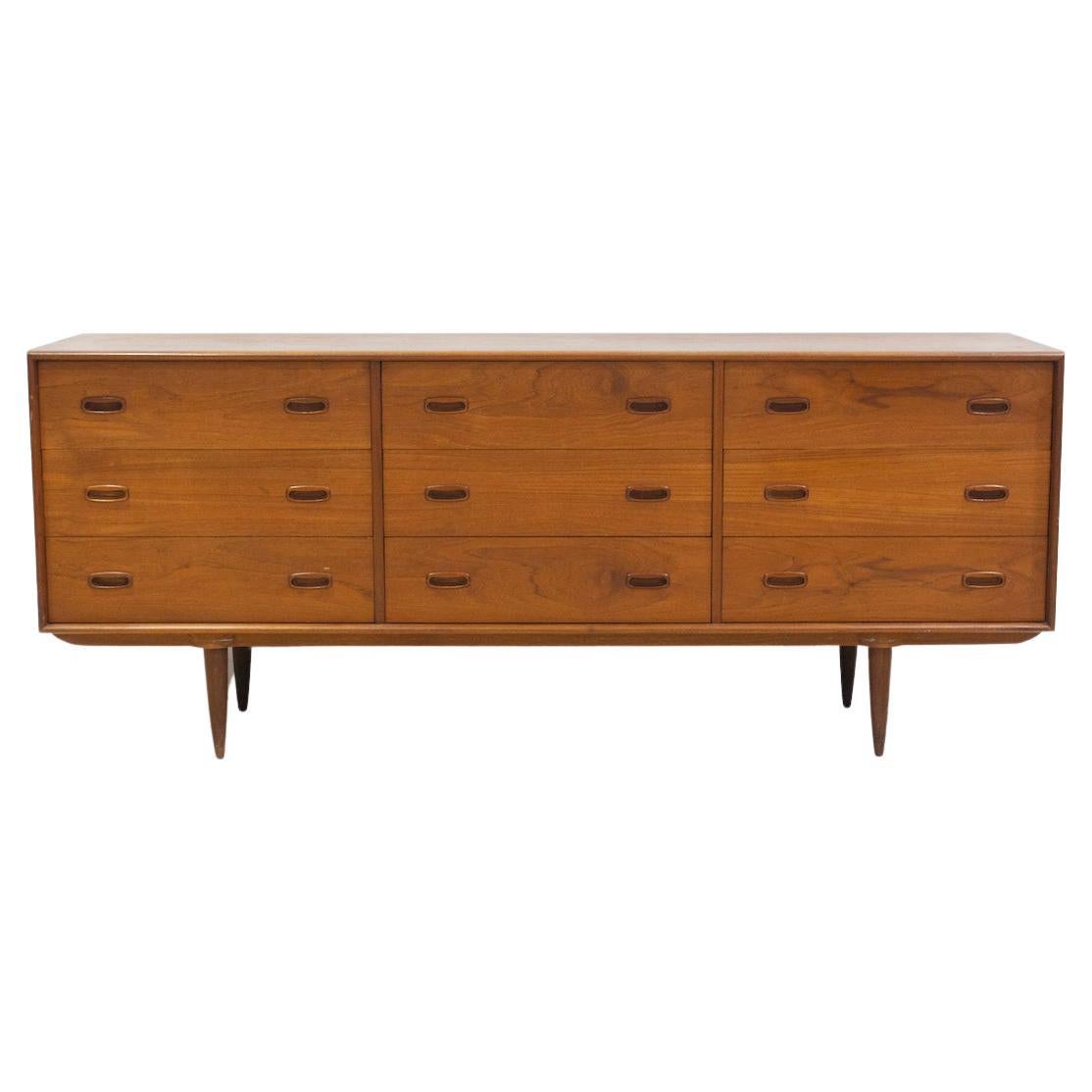Scandinavian Modern Teak Chest of Drawers For Sale at 1stDibs