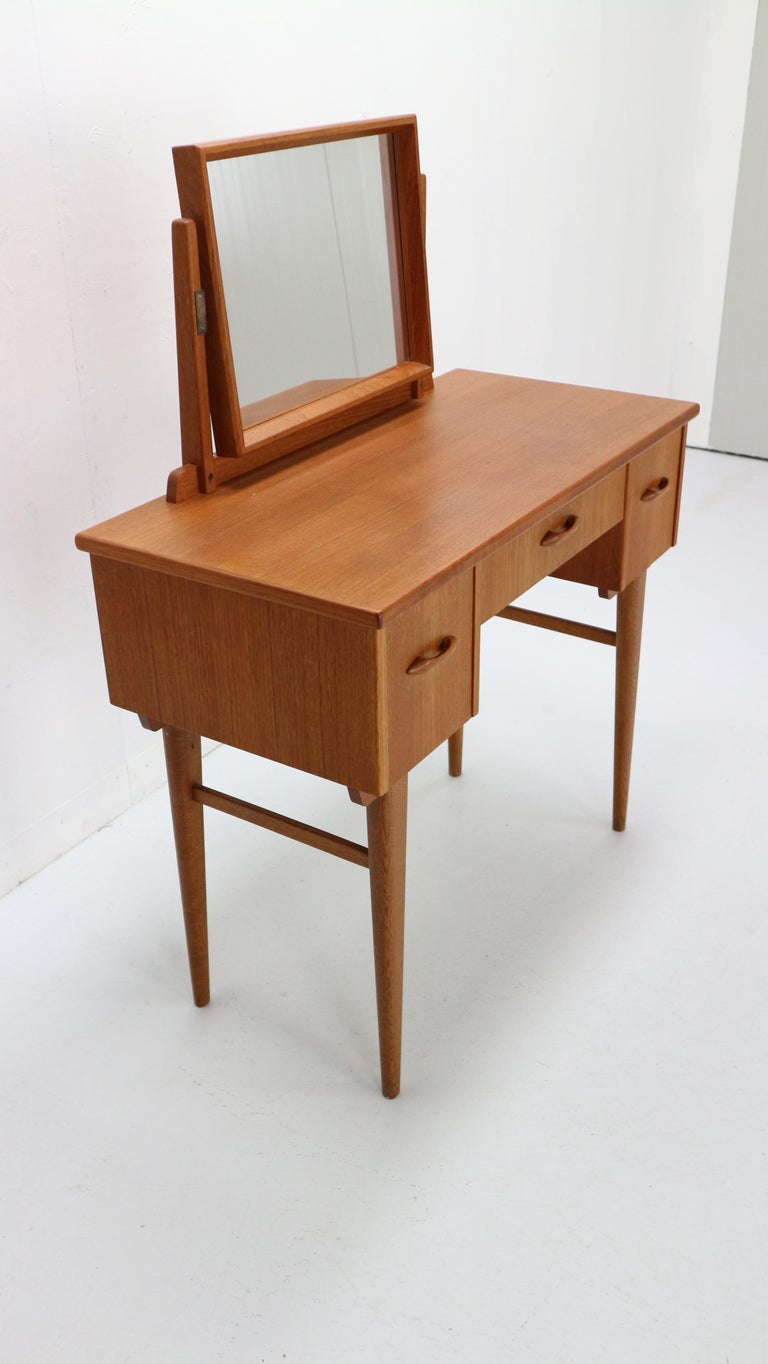 Scandinavian Modern Teak Dressing Table by AB Bjärni Bjärnum, 1950s ...