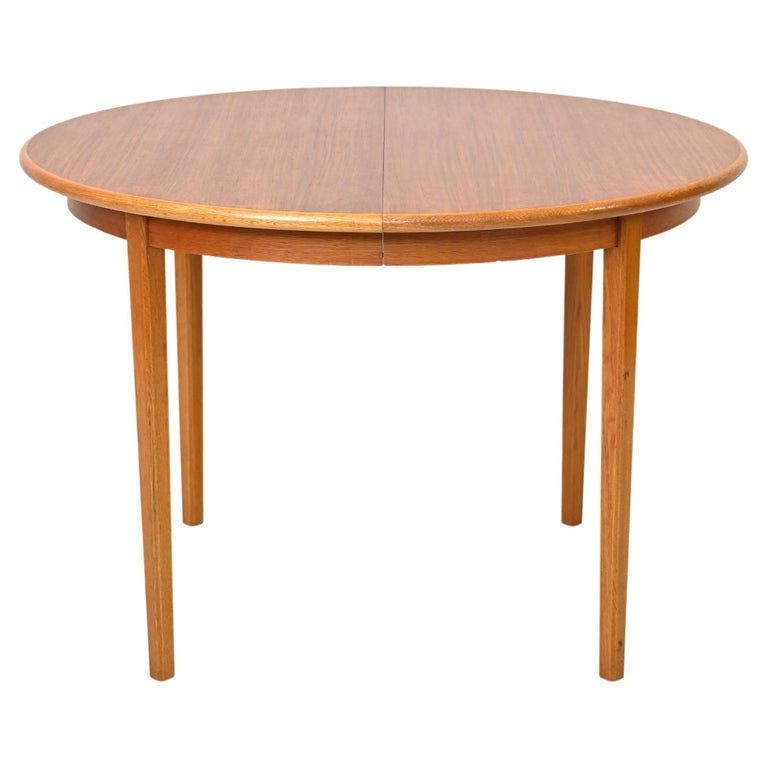 Scandinavian round extendable table For Sale at 1stDibs