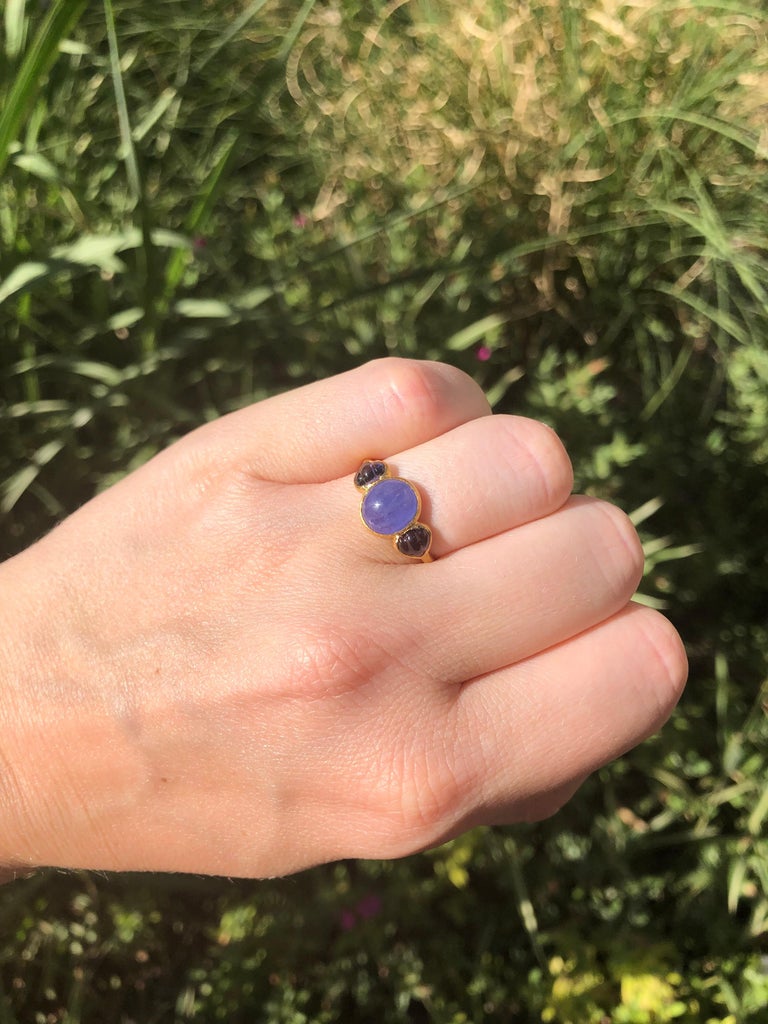 Scrives Blue Hackmanite Cabochon Iolite Shell 22 Karat Gold Ring at ...