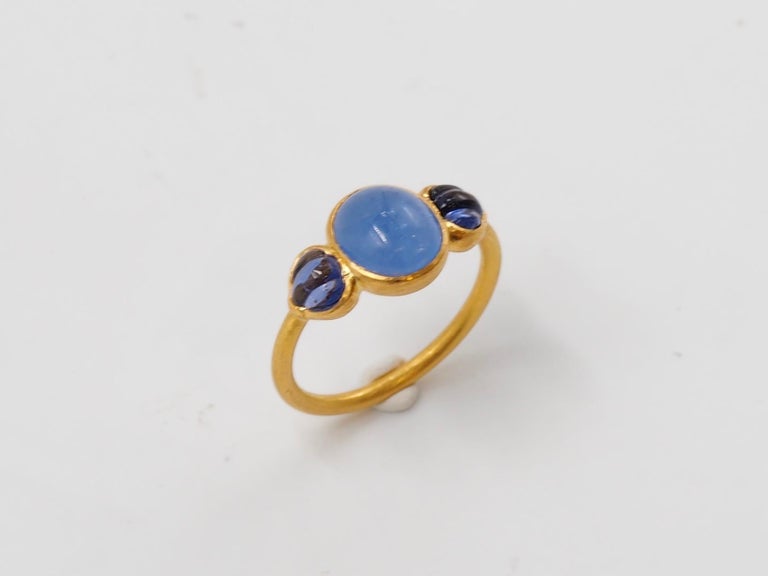 Scrives Blue Hackmanite Cabochon Iolite Shell 22 Karat Gold Ring at ...