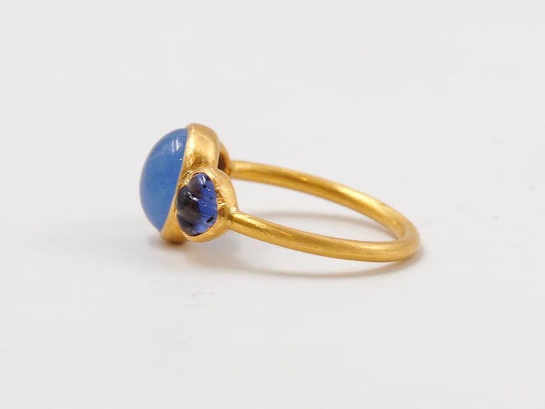 Scrives Blue Hackmanite Cabochon Iolite Shell 22 Karat Gold Ring at ...