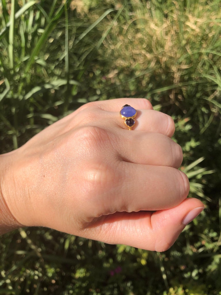 Scrives Blue Hackmanite Cabochon Iolite Shell 22 Karat Gold Ring at ...