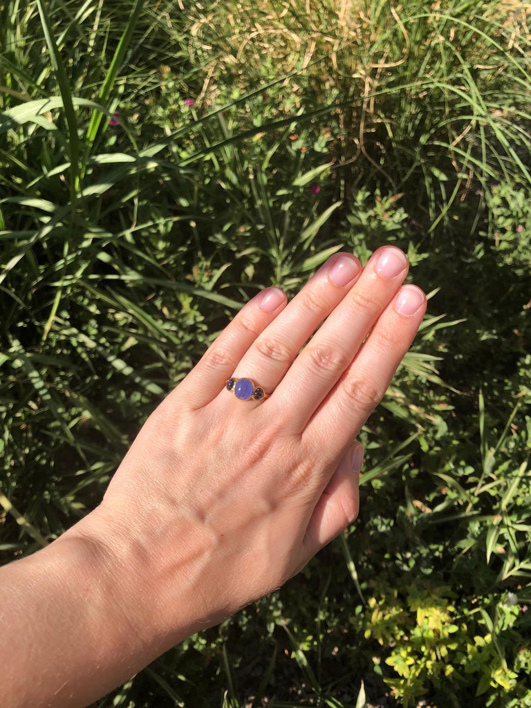 Scrives Blue Hackmanite Cabochon Iolite Shell 22 Karat Gold Ring at ...