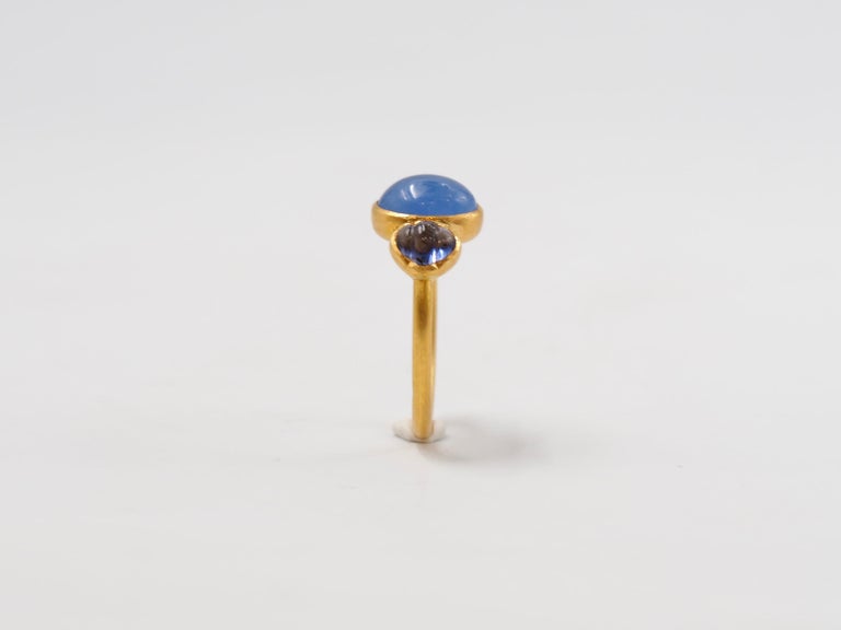 Scrives Blue Hackmanite Cabochon Iolite Shell 22 Karat Gold Ring at ...