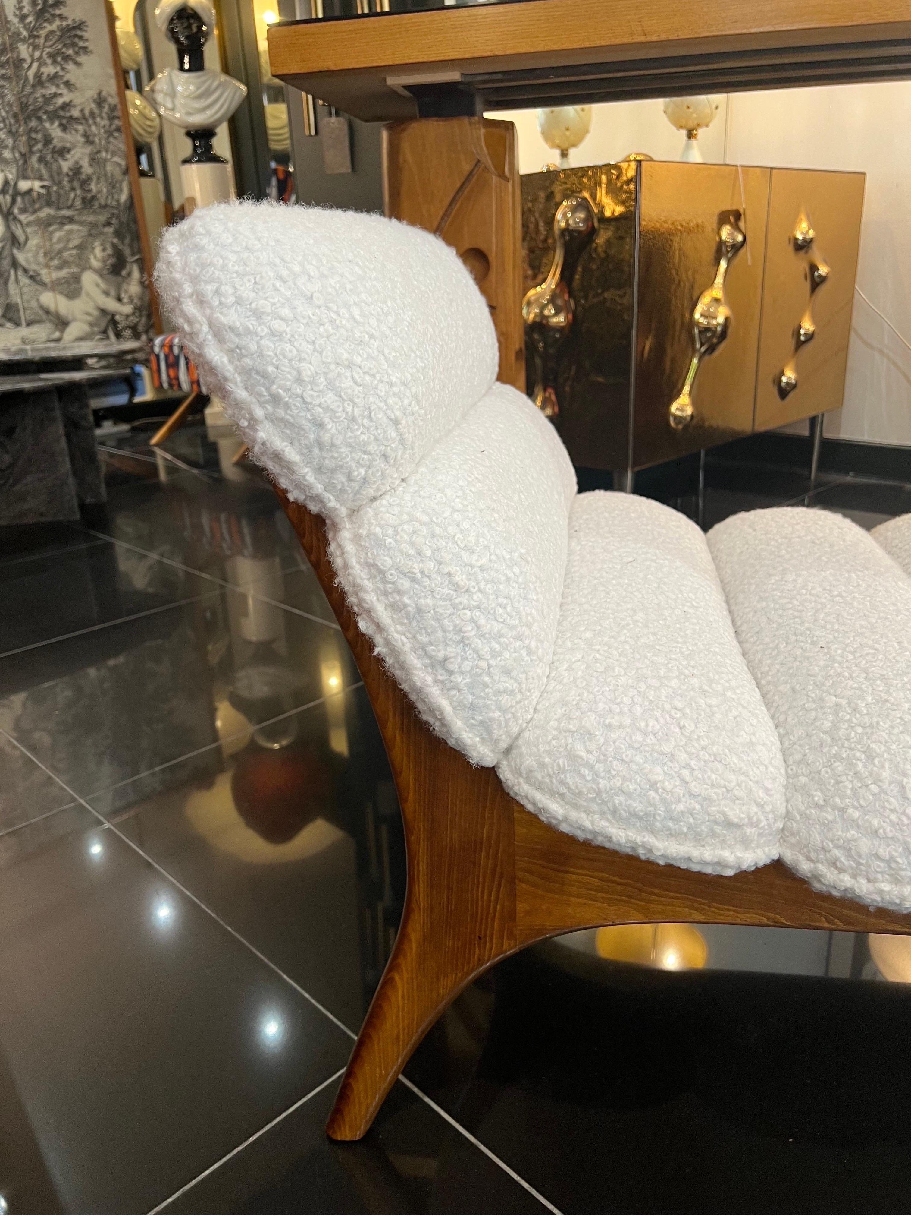 Sculptural boucle chaise longue in the style of Vladimir Kagan at 1stDibs