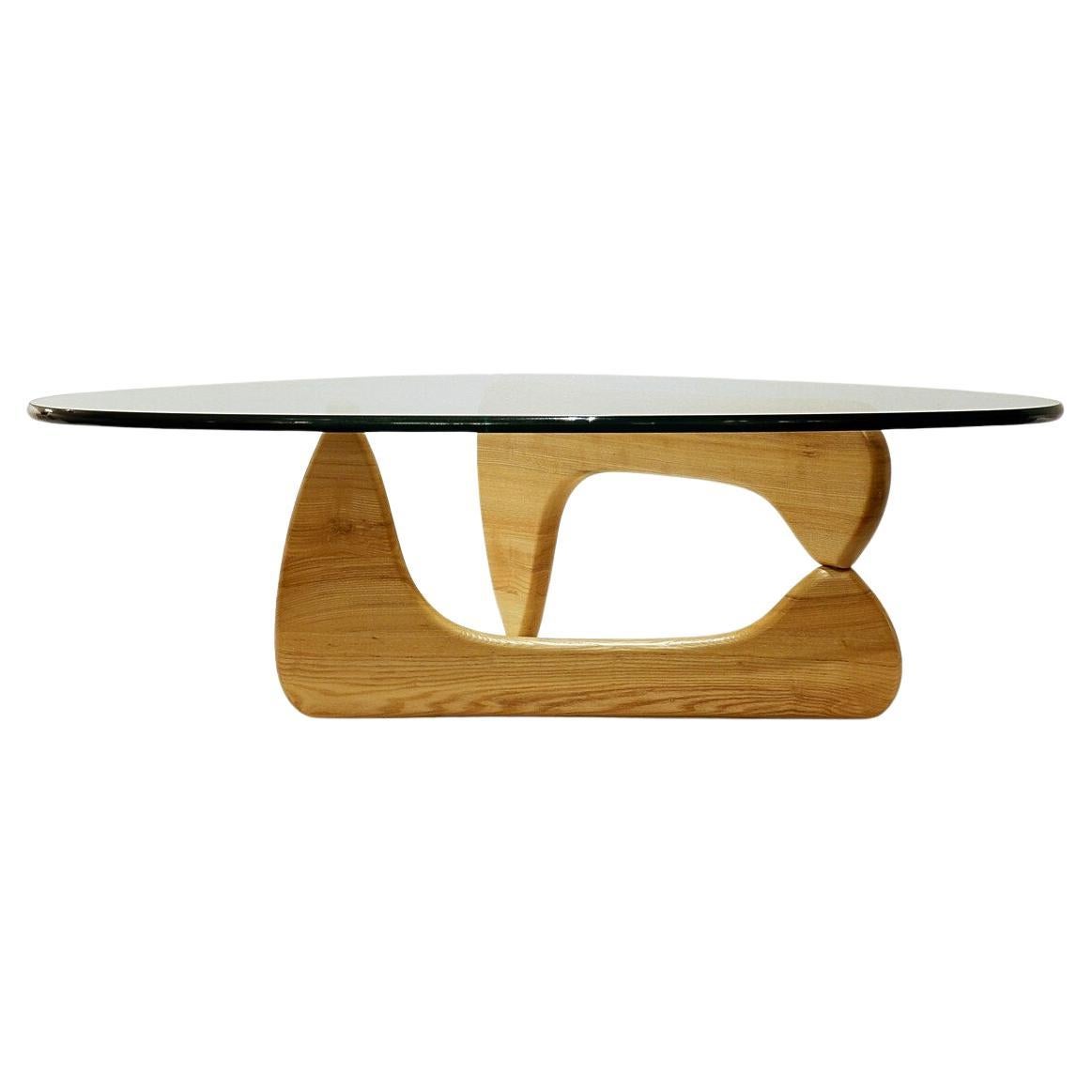 Sculptural coffee table in the style of Isamu Noguchi For Sale at 1stDibs