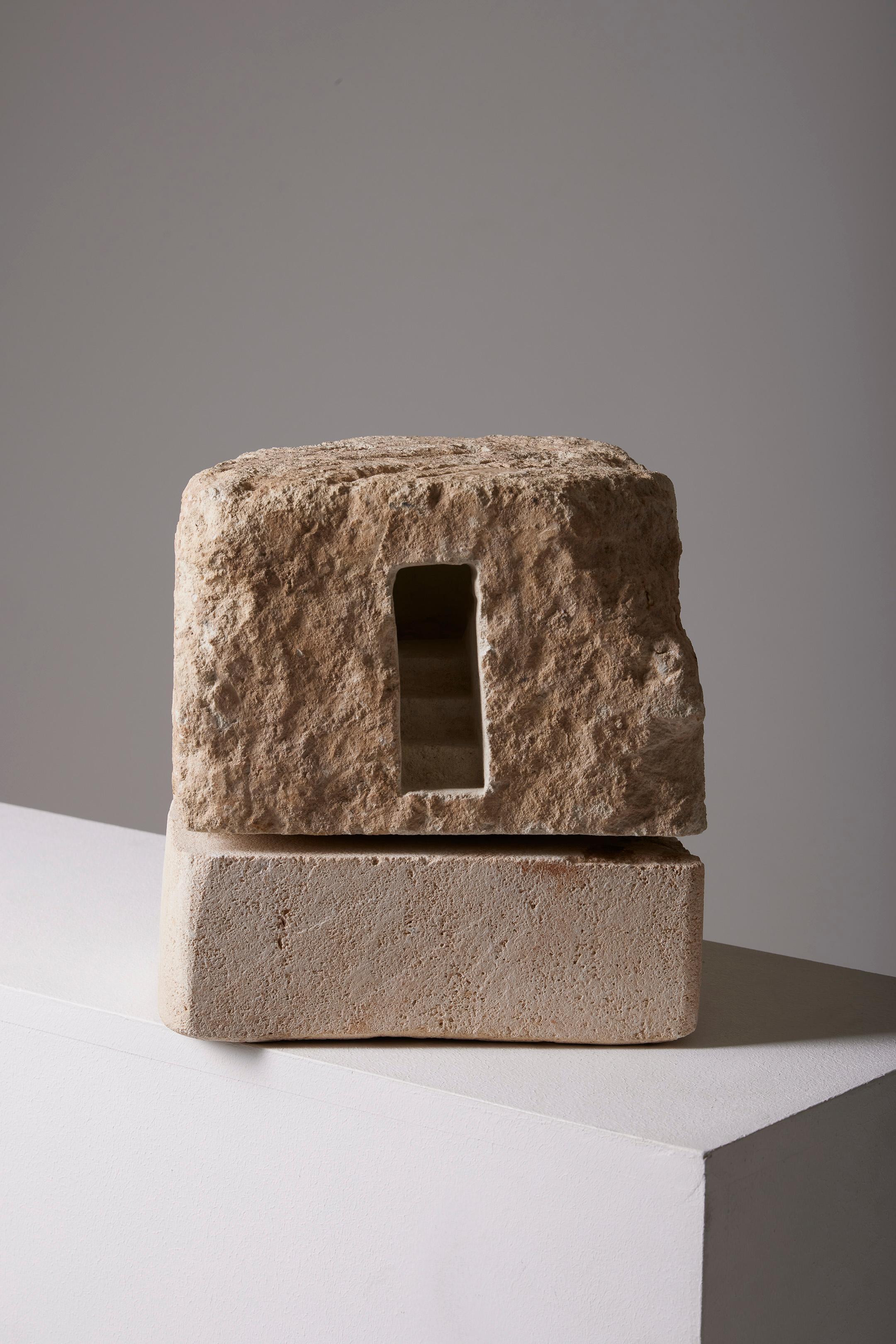 Sculptural lamp in limestone For Sale at 1stDibs