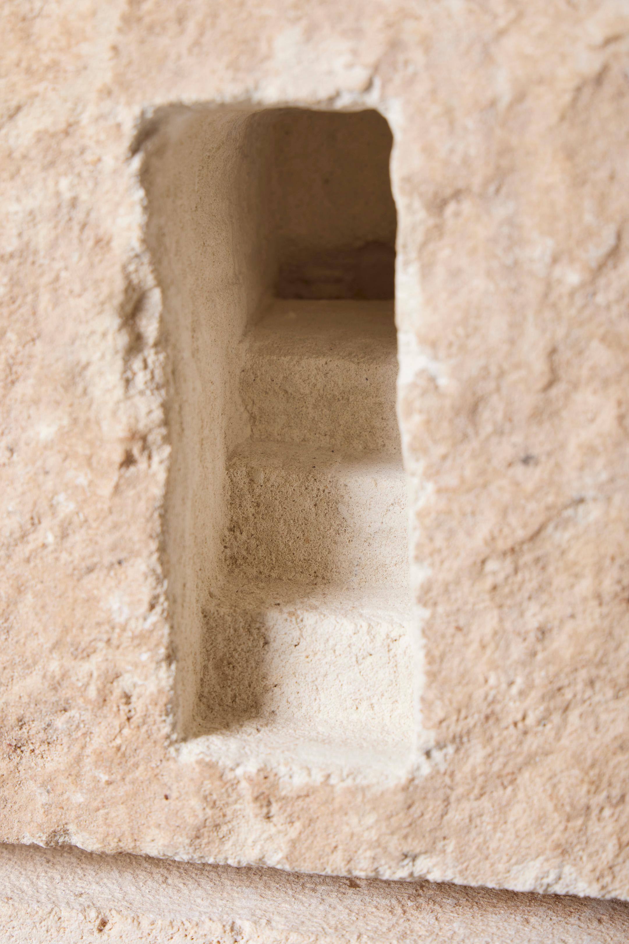 Sculptural lamp in limestone For Sale at 1stDibs