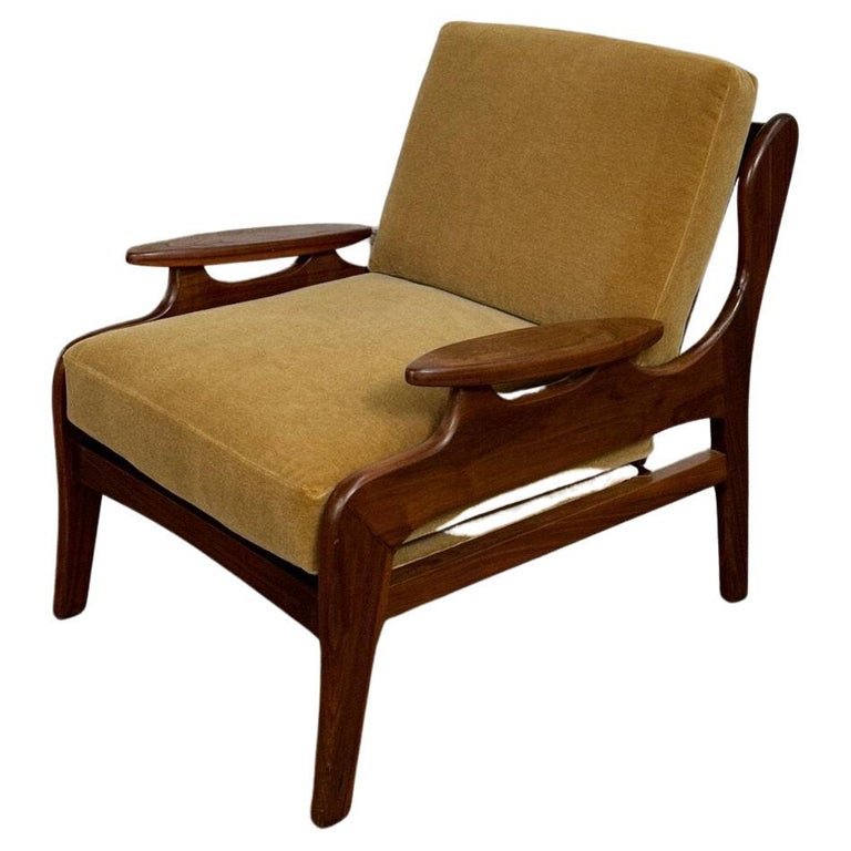 Sculptural Mid Century walnut lounge chair For Sale at 1stDibs