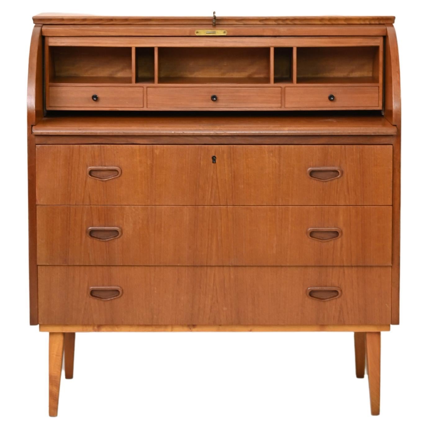 Chest of Drawers with Three Drawers in Teak Wood For Sale at 1stDibs